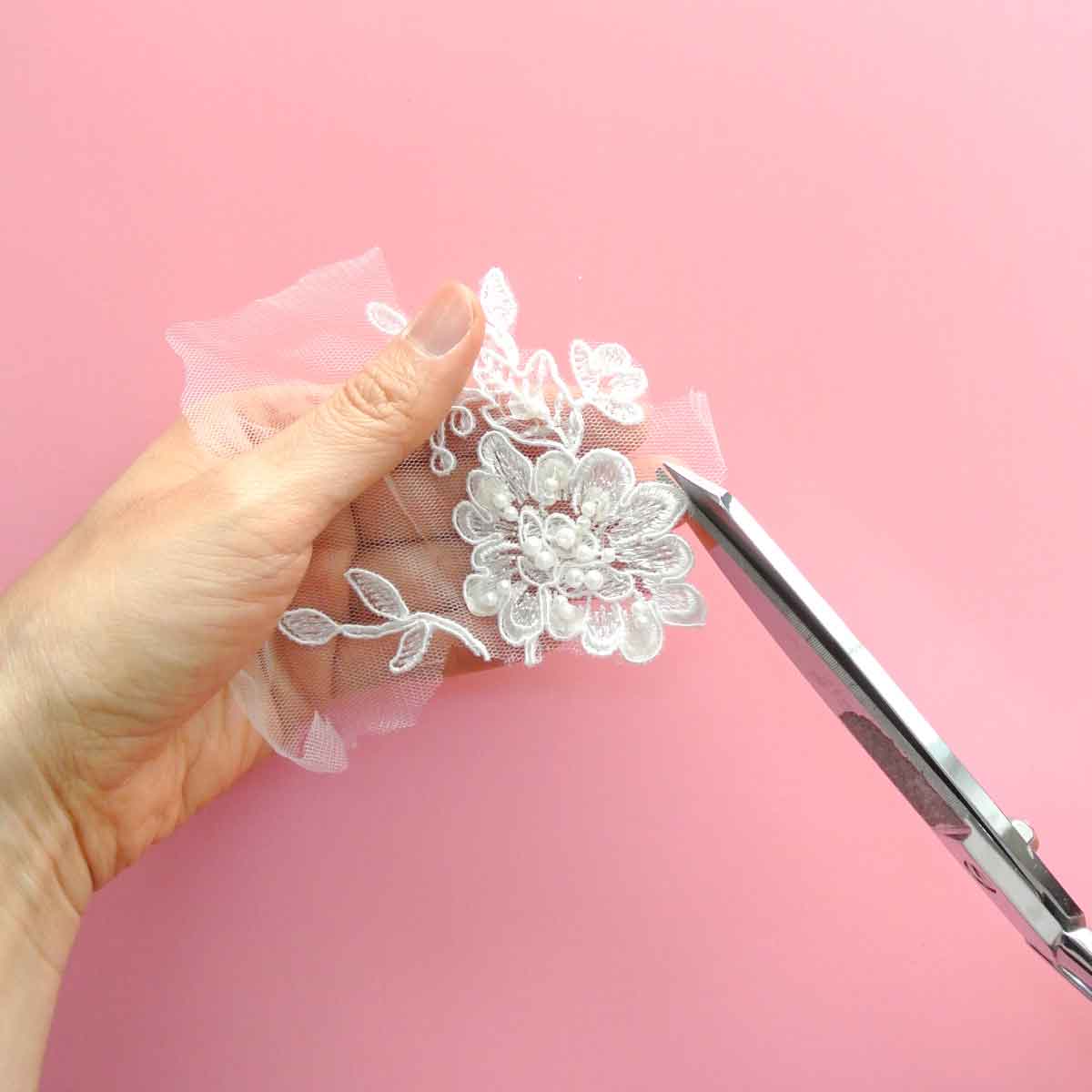 Rotary Cutters Vs Scissors: A Beginner's Guide - MindyMakes