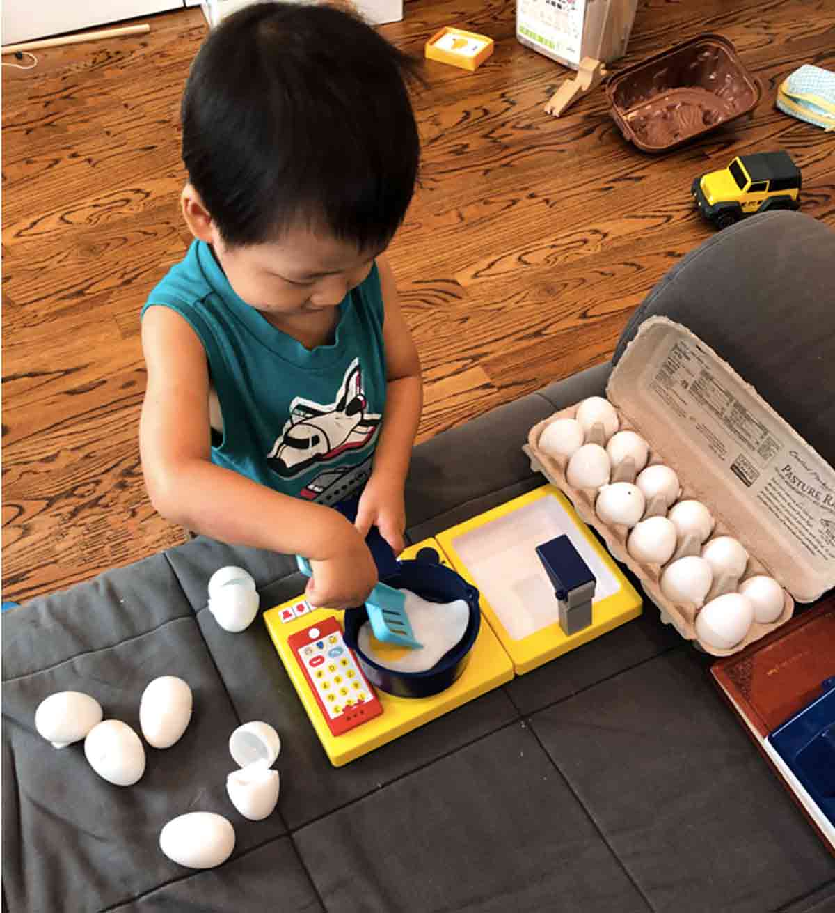 How to Make Easy Felt Eggs (Free Template) - MindyMakes