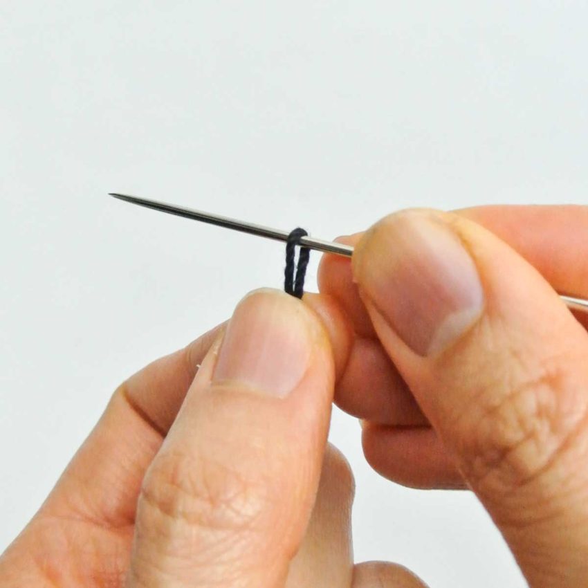 How to Easily Thread a Sewing Needle: 10+ Hacks - Mindy Makes