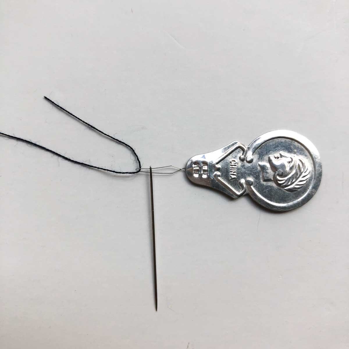 How to Easily Thread a Sewing Needle: 10+ Hacks - MindyMakes