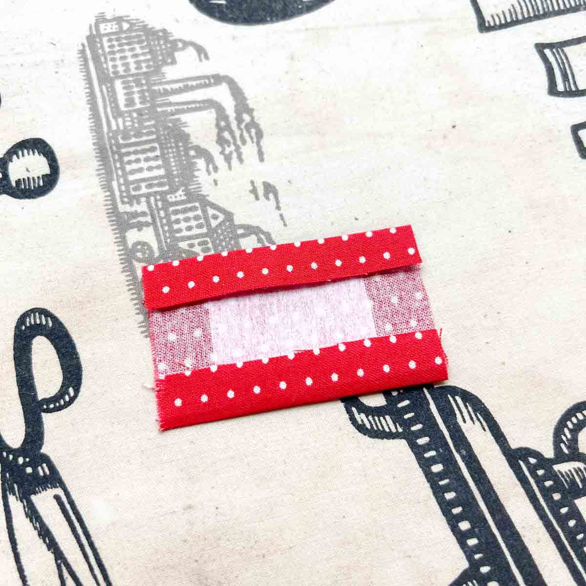 How to Make a Small Snap Pouch (Free Sewing Pattern) - MindyMakes