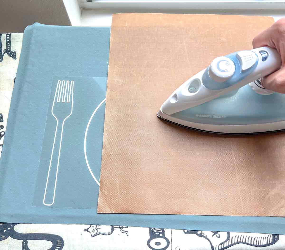 The Easiest DIY Placemat (Free Pattern in 4 Sizes) - MindyMakes