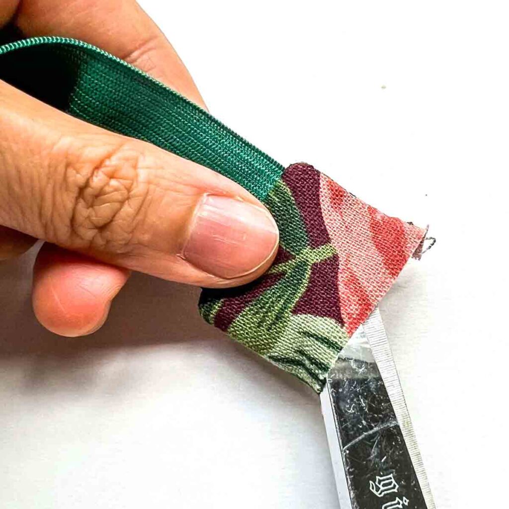 How to make a DIY Notebook Pen Holder (Free Pattern) - MindyMakes