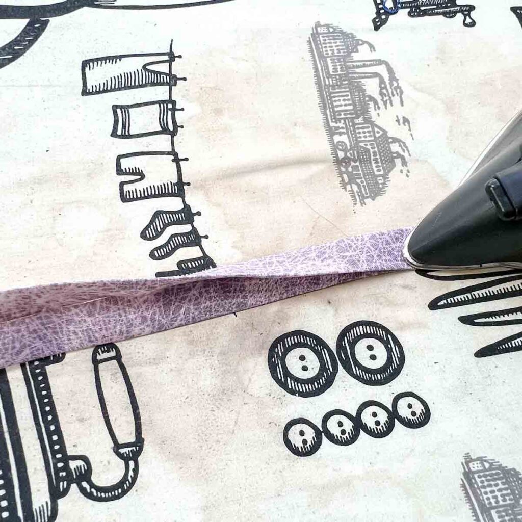How to Make a DIY Lanyard (Free Pattern) - MindyMakes