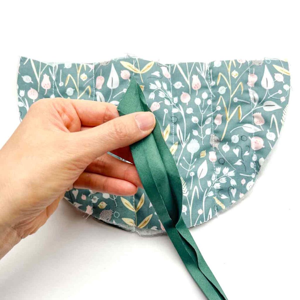 How to Make a Easy DIY Laptop Sleeve (Free Pattern) - MindyMakes